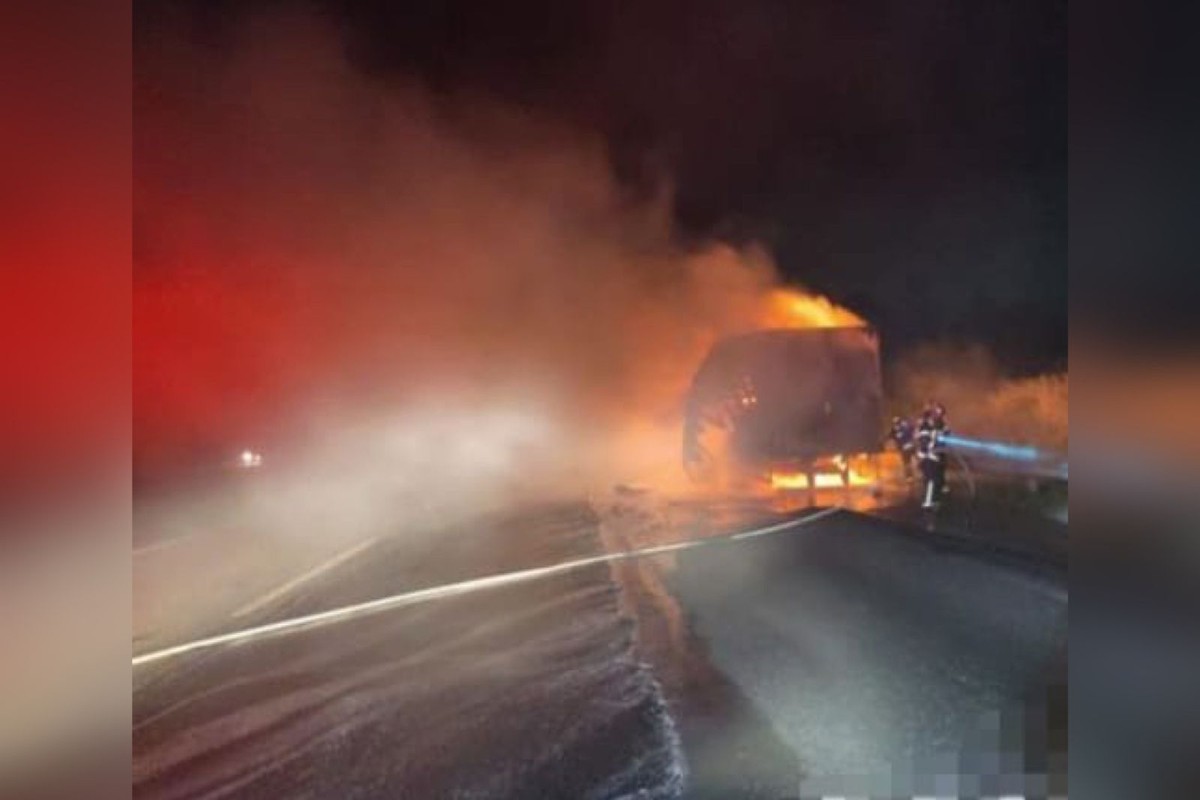 Carreta pega fogo e interdita trecho da Rodovia Castello Branco em Itu Sorocaba e Jundiaí G