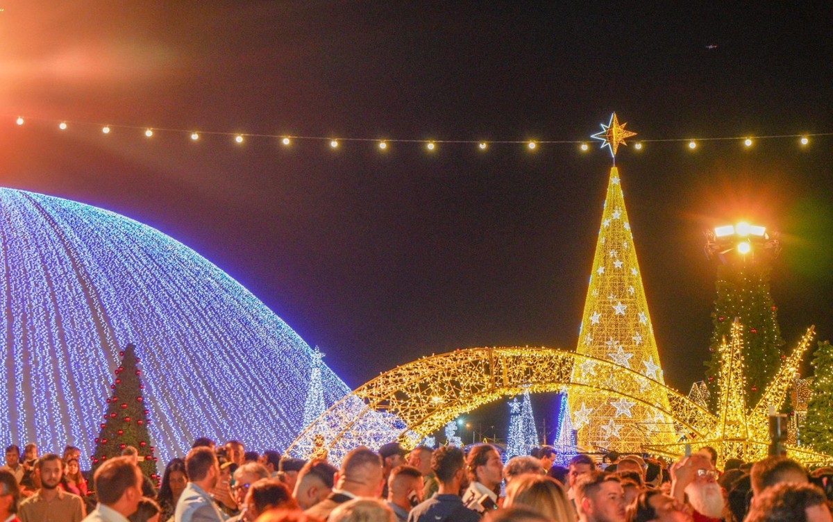 Árvore de 40 metros e 2 milhões de pontos de luz Natal do Bem oferece