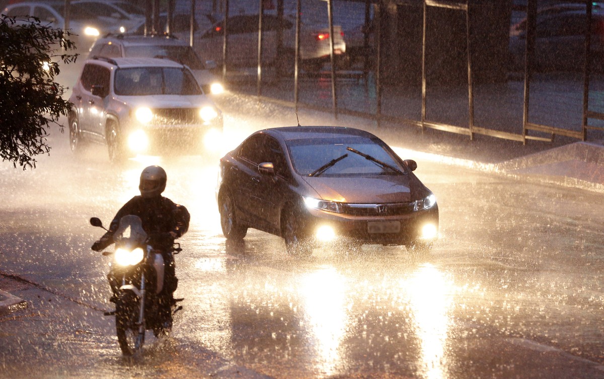 Chuva deixa cidade de SP em estado de atenção para alagamentos nesta
