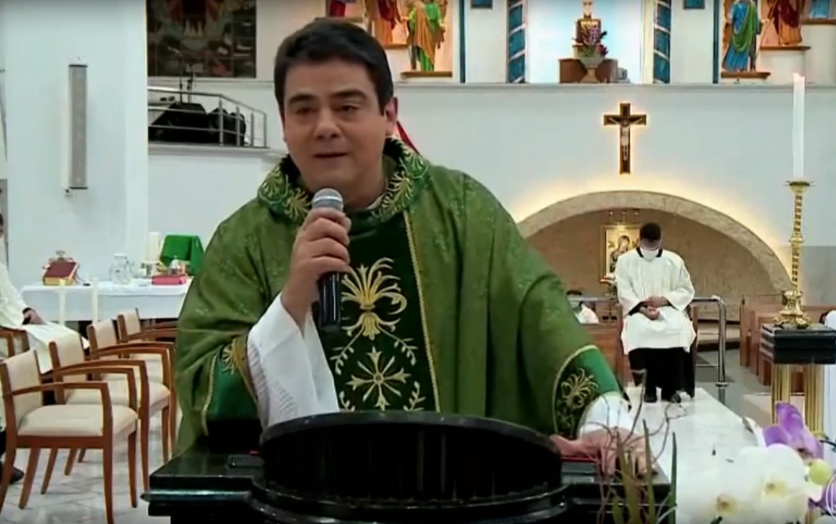 Padre Robson será transferido para SP e vai celebrar missa de Dia dos