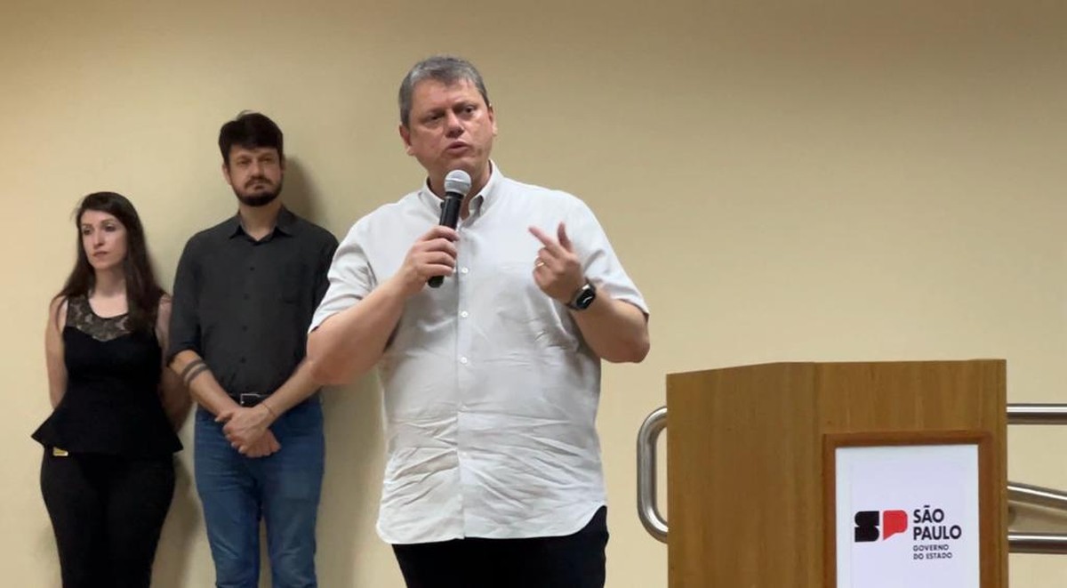 Em visita a Botucatu governador Tarcísio de Freitas anuncia repasse de
