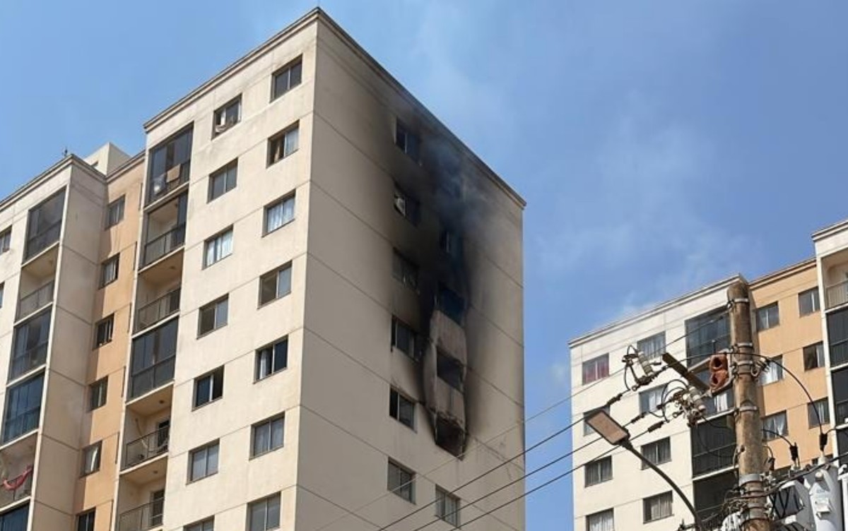 Duas Pessoas Foram Resgatadas Vida Do Apartamento Do Casal Que