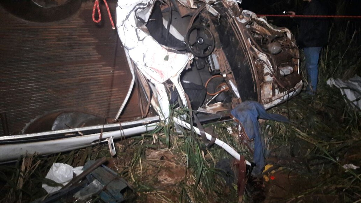 Homem morre na PR após carro bater em cavalo que estava no meio da rodovia Norte e