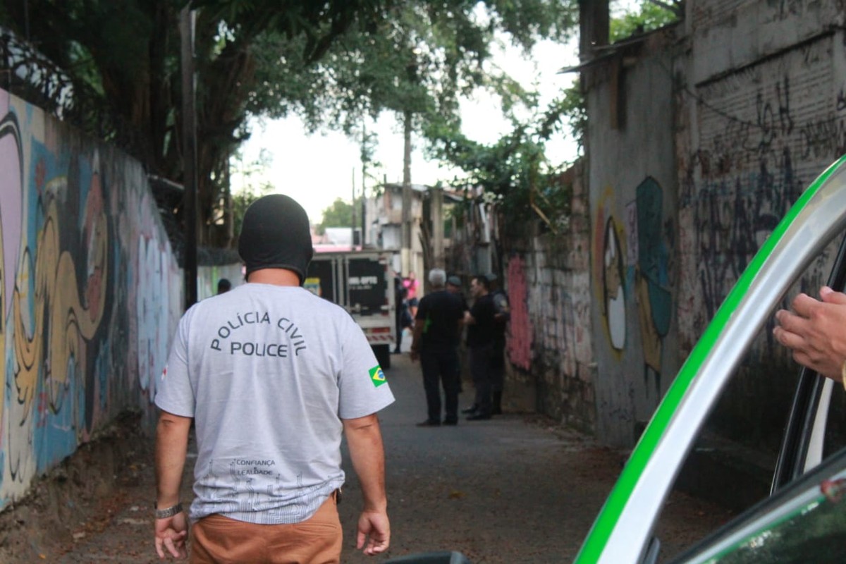 dois tiros na cabeça mulher é morta em beco na Zona Leste de