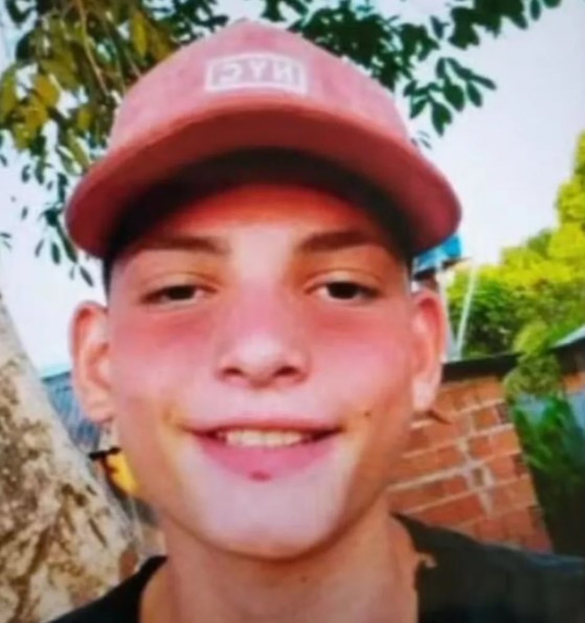 Último suspeito na morte de adolescente entregue pela tia ao tribunal