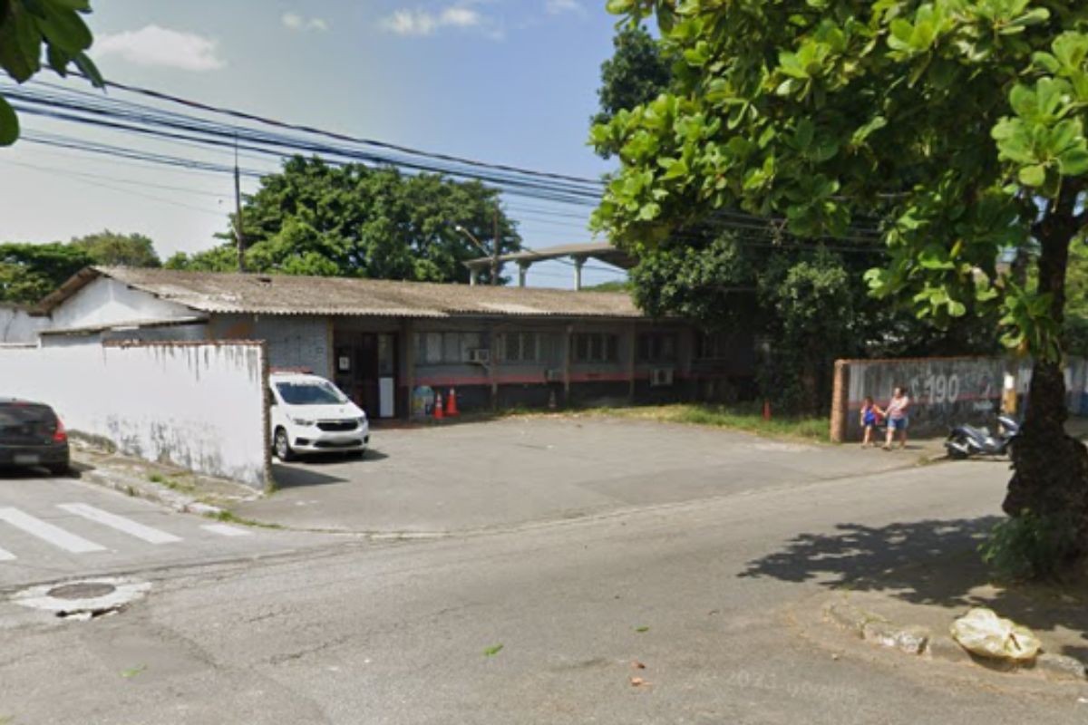 Homem é baleado e morto ao invadir antiga base da PM e tentar atacar