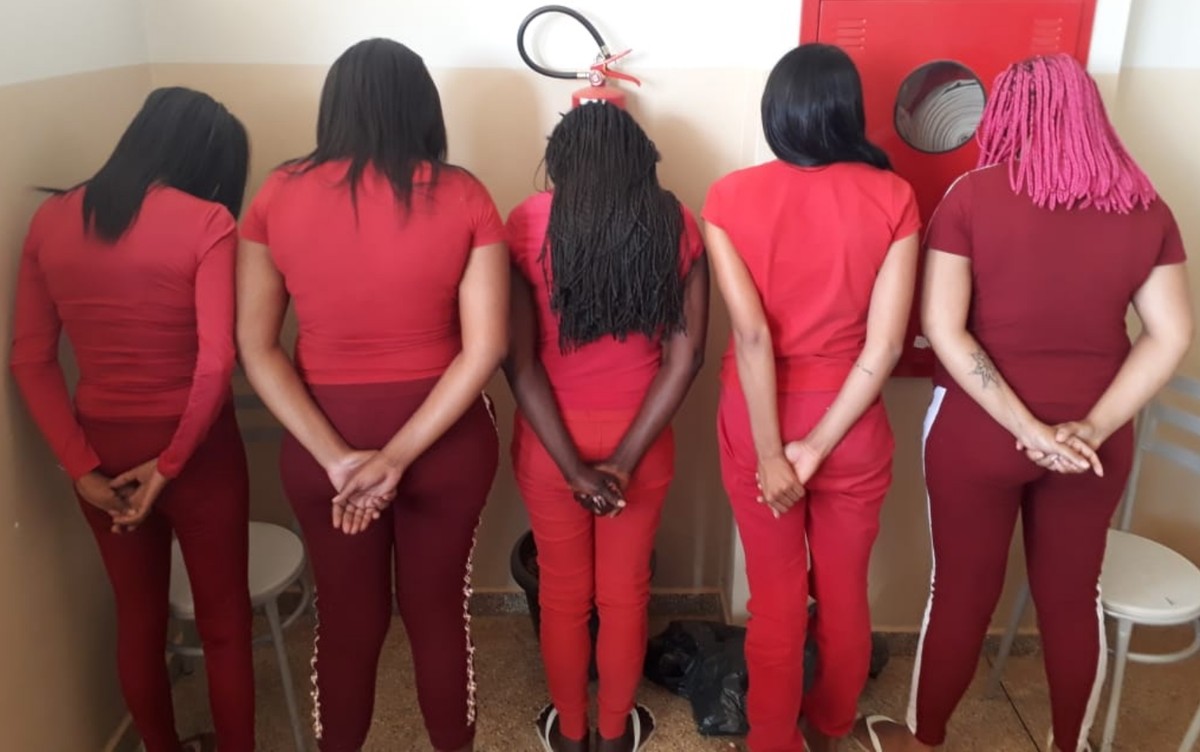 Mulheres são presas tentando entrar em presídio drogas nas partes