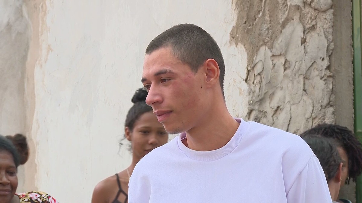 Jovem de anos é solto após ficar duas semanas preso por crime que não cometeu no DF