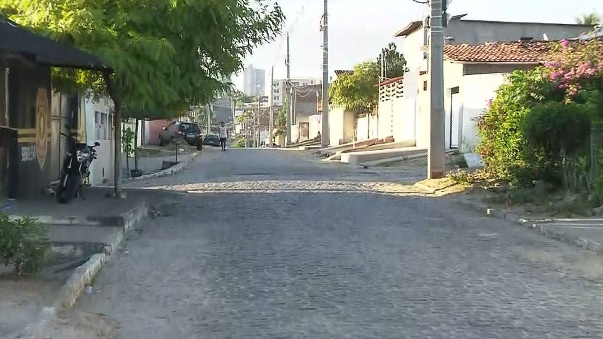 Adolescente é baleada durante assalto na calçada de casa em João Pessoa Paraíba G