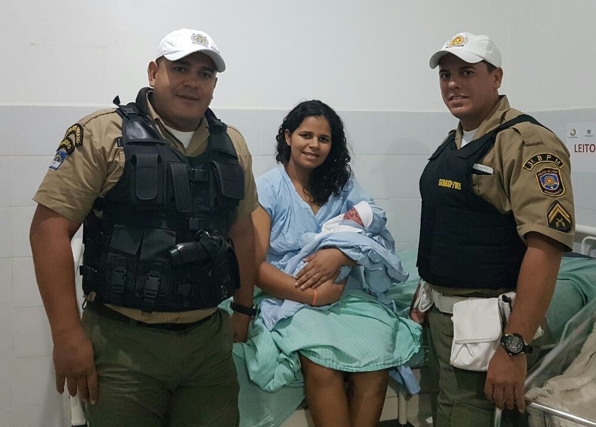 Bebê nasce dentro de carro a ajuda de policiais em Arcoverde PE Caruaru e Região G