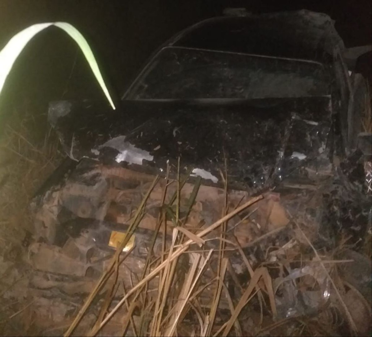 Motorista morre após carro cair em ribanceira de 100 metros de altura