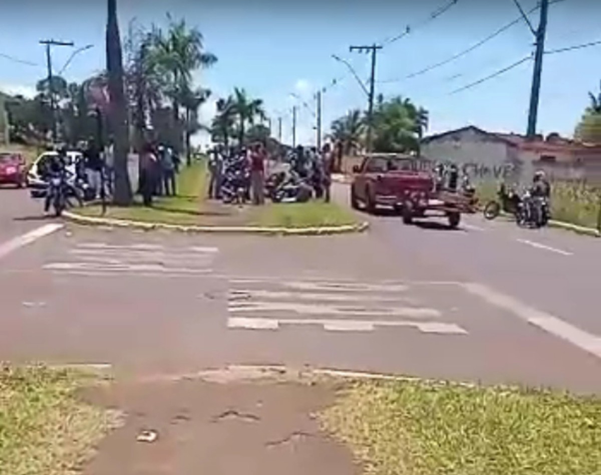 Mãe morre e filho fica ferido após serem arremessados da moto em