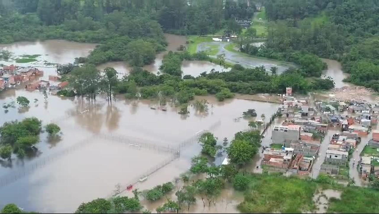 Castigado pelas enchentes desde os anos Jardim Pantanal amanhece novamente embaixo d água na