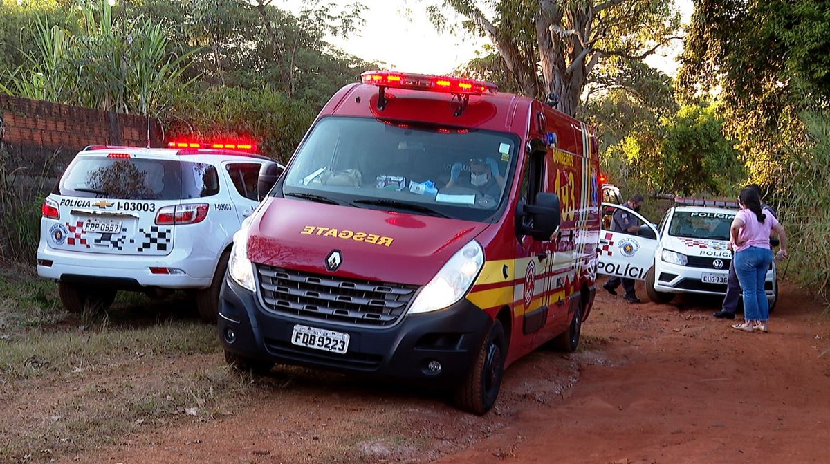 Mulher é esfaqueada no rosto e nas mãos após discussão ex marido em