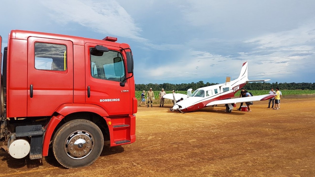 Piloto de avião faz pouso forçado em MT após detectar falha em trem de