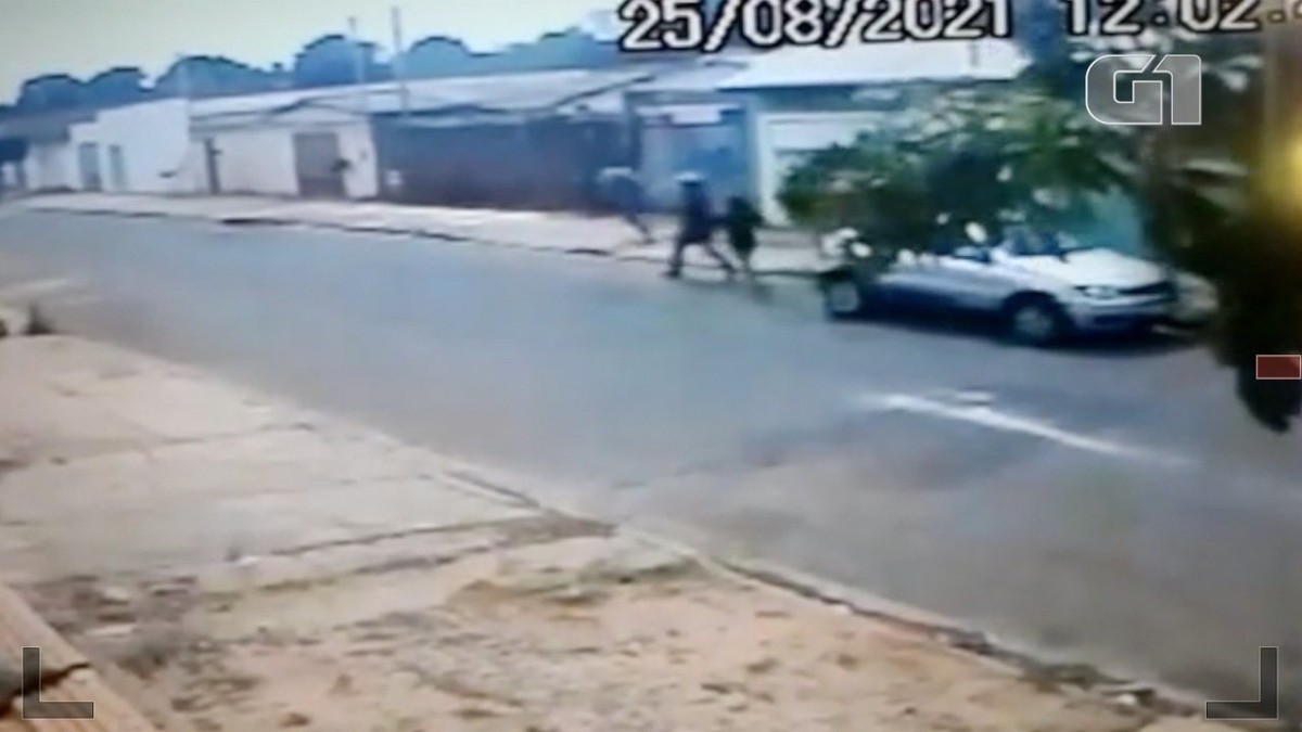C Meras Flagram Momento Em Que Homem Executado Ap S Suposta Briga De