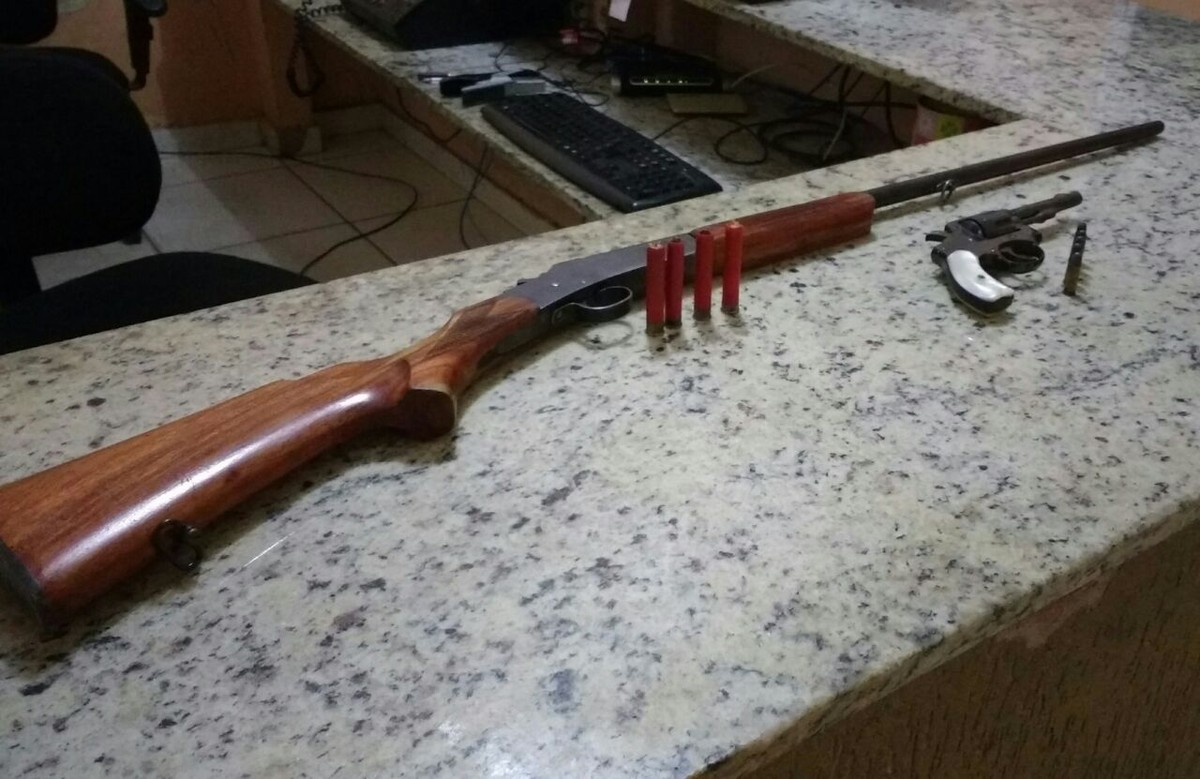 Homem é preso após agredir irmã coronhadas na cabeça em Engenheiro