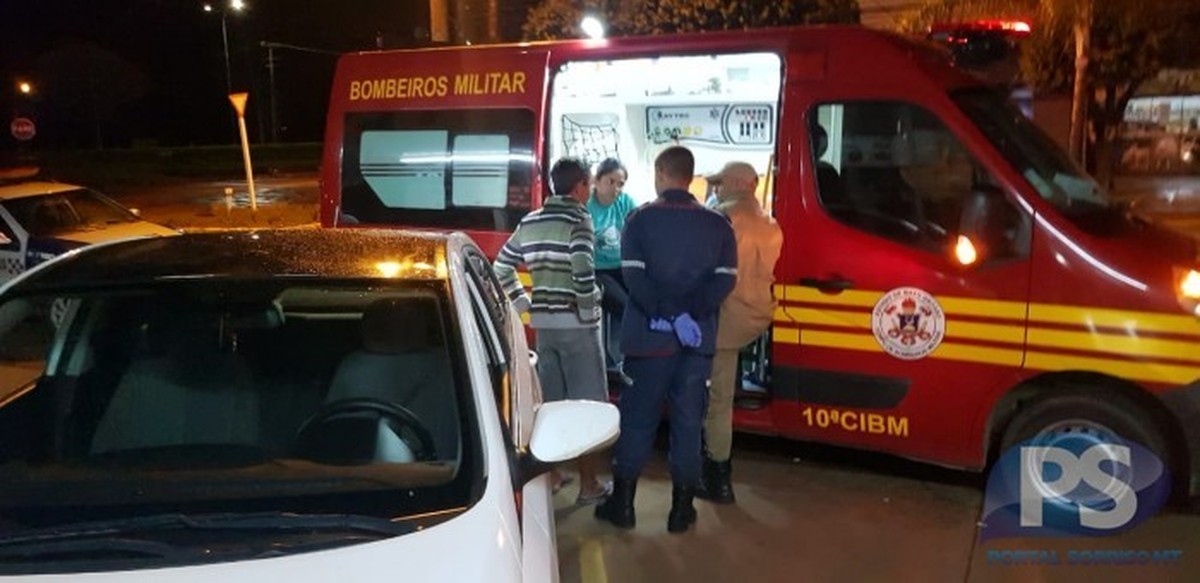 Bêbado é detido ao tentar evitar que polícia guinchasse carro de amigo