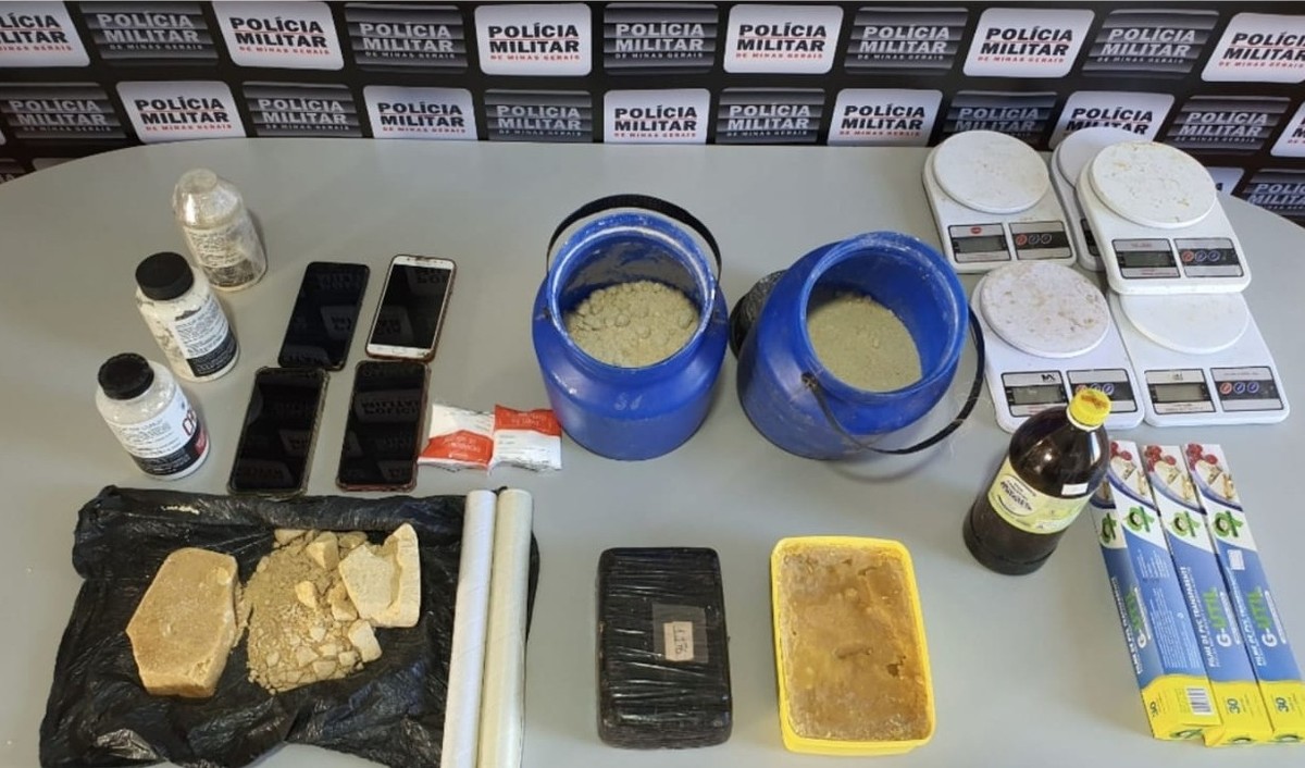 Dupla é presa quase 50 kg de drogas em laboratório para fabricação