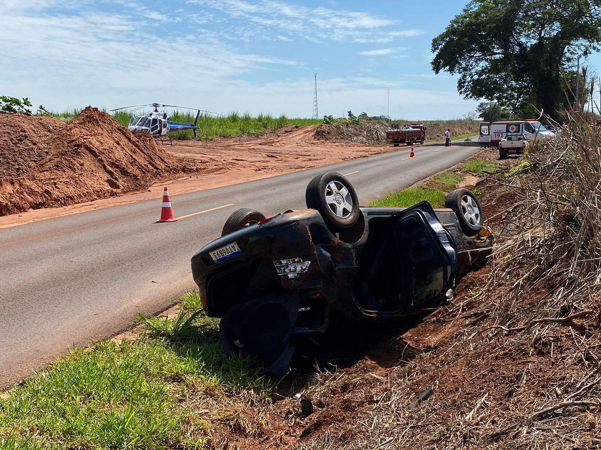 Pai morre e filhos ficam feridos após carro capotar na PR em Paranacity Norte e Noroeste G