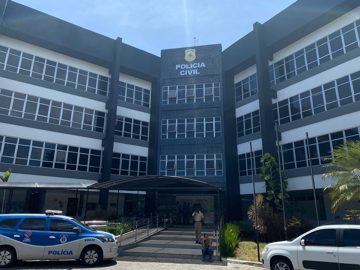 Adolescente de 16 anos é morto a tiros dentro de estabelecimento