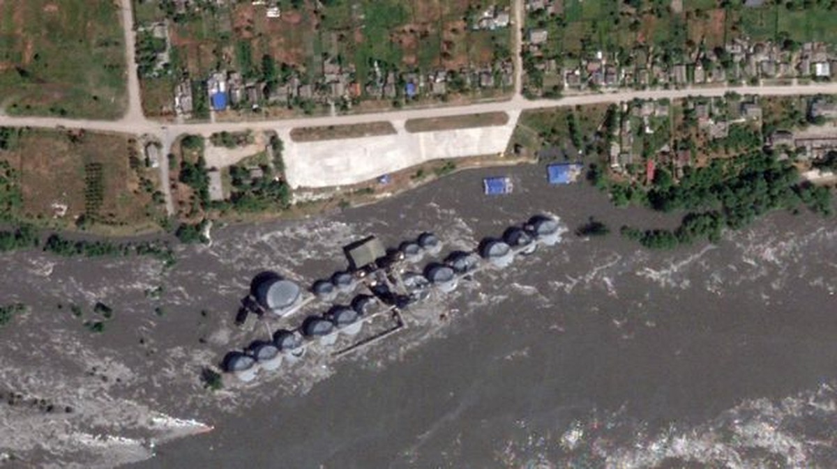 Barragem destruída na Ucrânia fica em área estratégica para a guerra