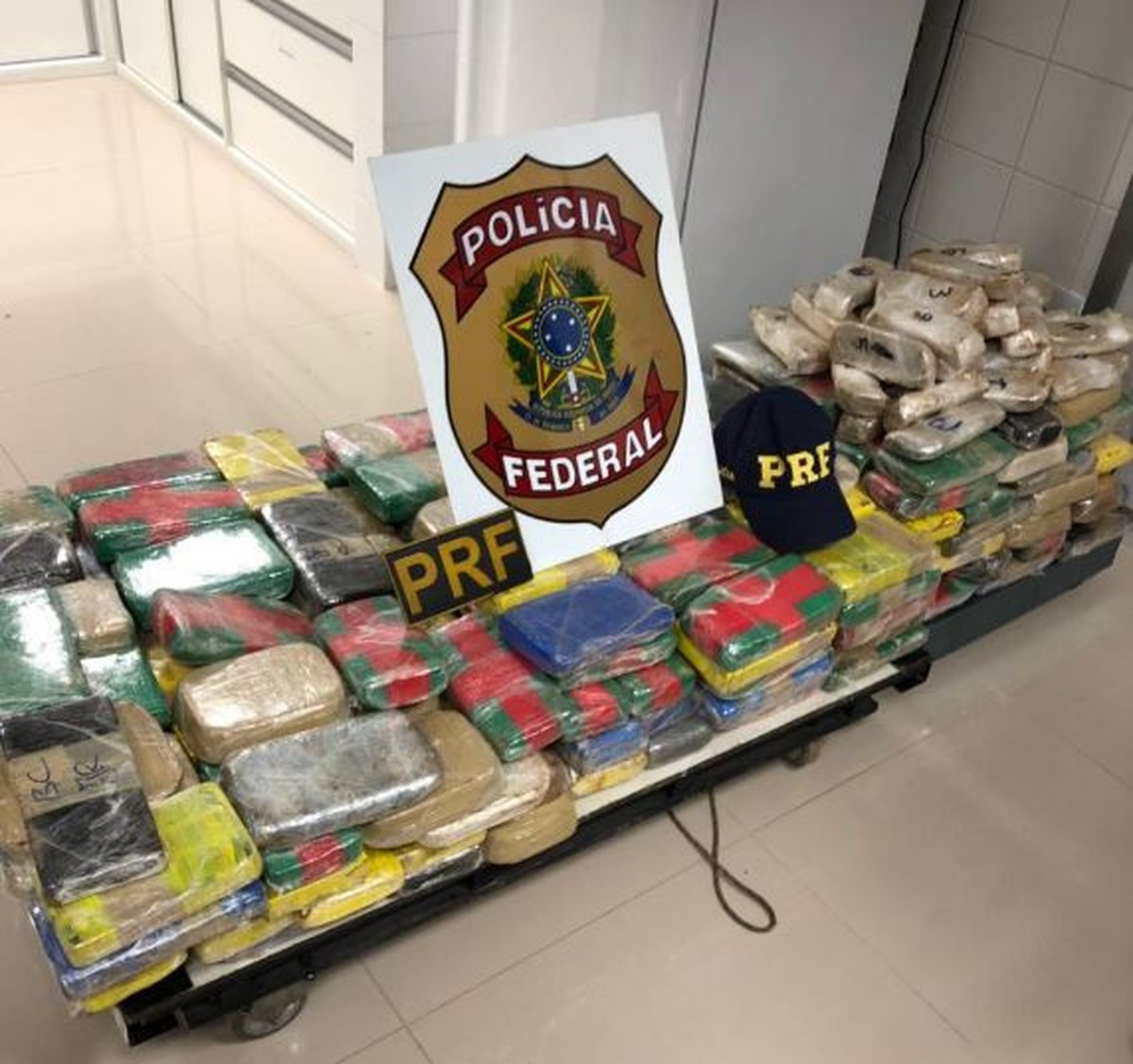 Apreensão de quase 300 quilos de cocaína em rodovia foi a maior no