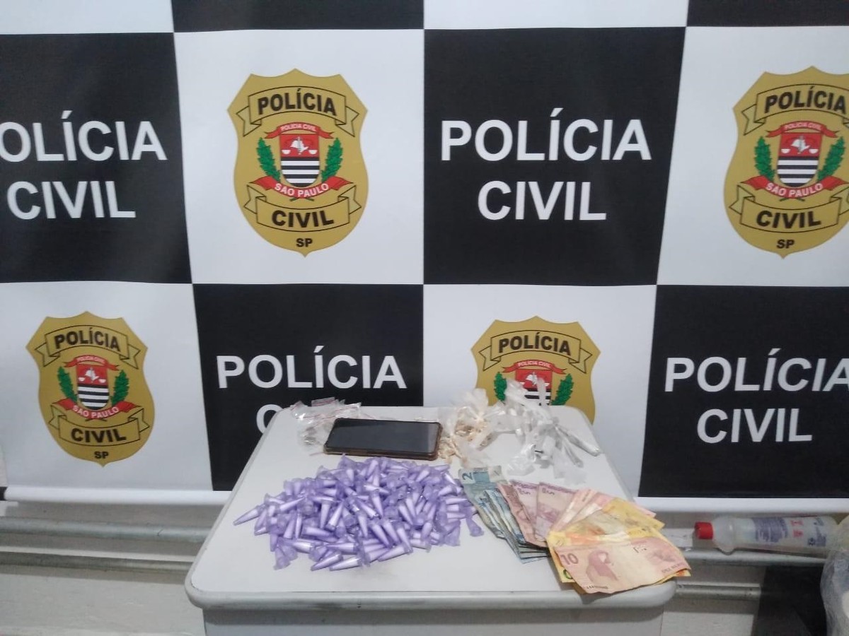 Jovem é preso em flagrante por suspeita de tráfico de drogas em São Vicente SP Santos e
