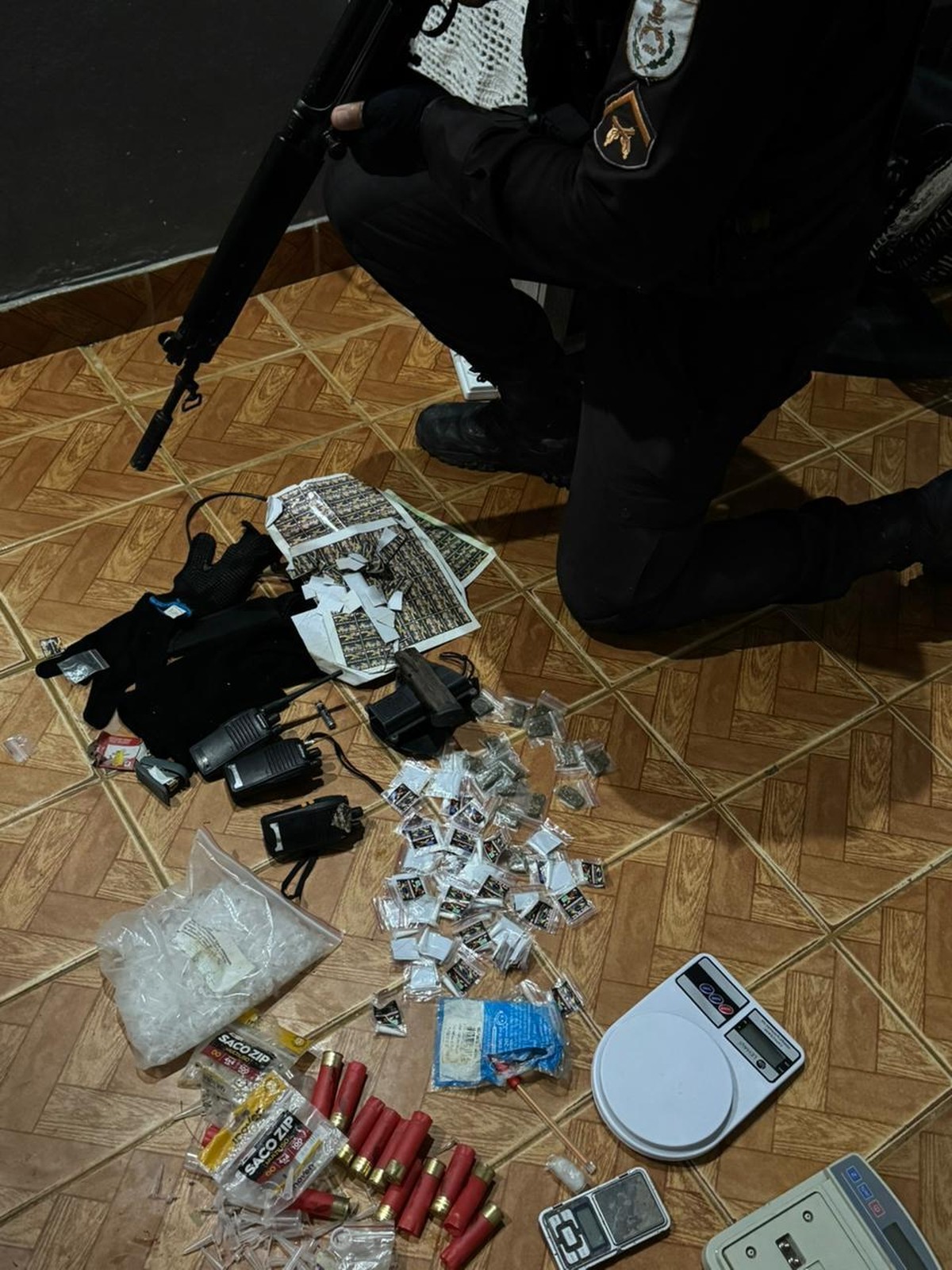 Confronto entre PM e suspeitos de envolvimento o tráfico termina