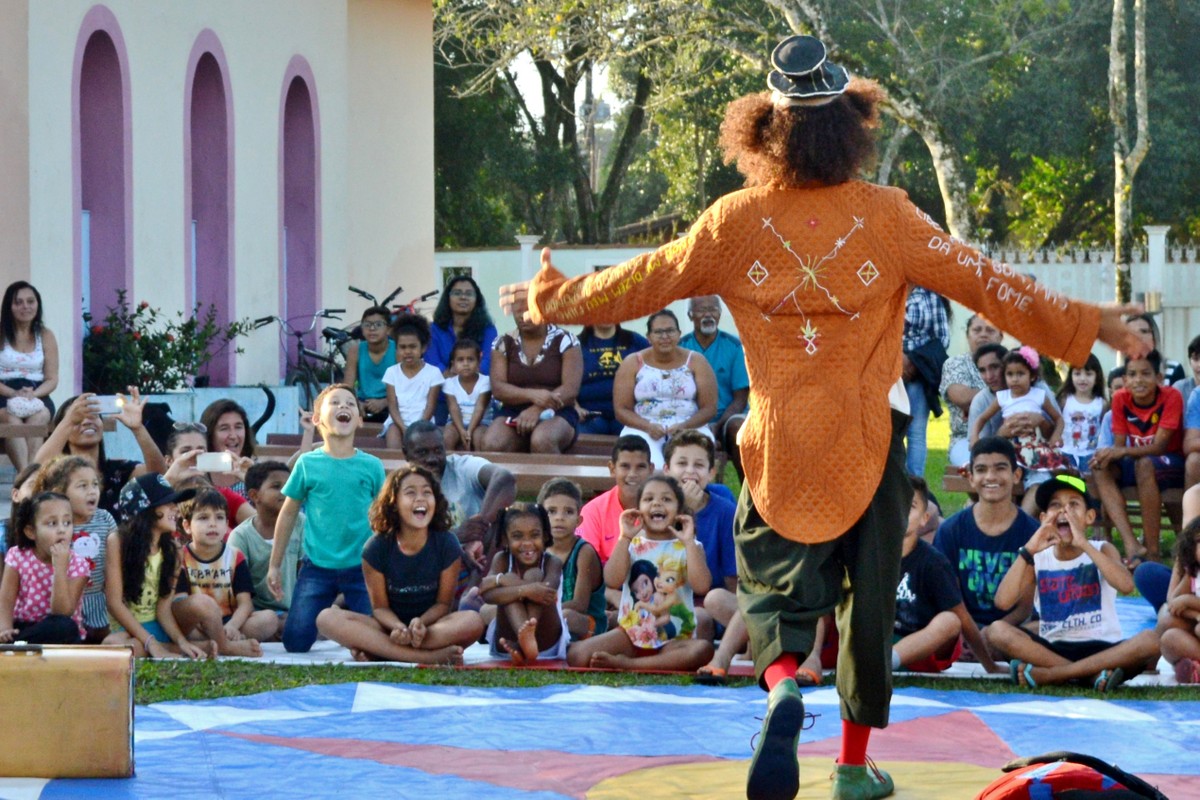 Sesc de Mogi tem programação cultural show circo e oficinas neste fim de semana Mogi das