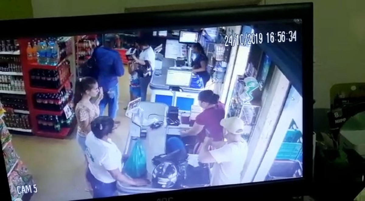 Vídeo mostra criminosos fortemente armados em assalto a supermercado três foram presos