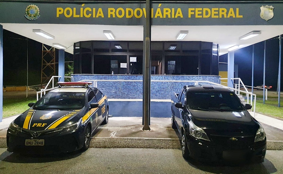 Carro R 24 mil em multas é apreendido em fiscalização da PRF na