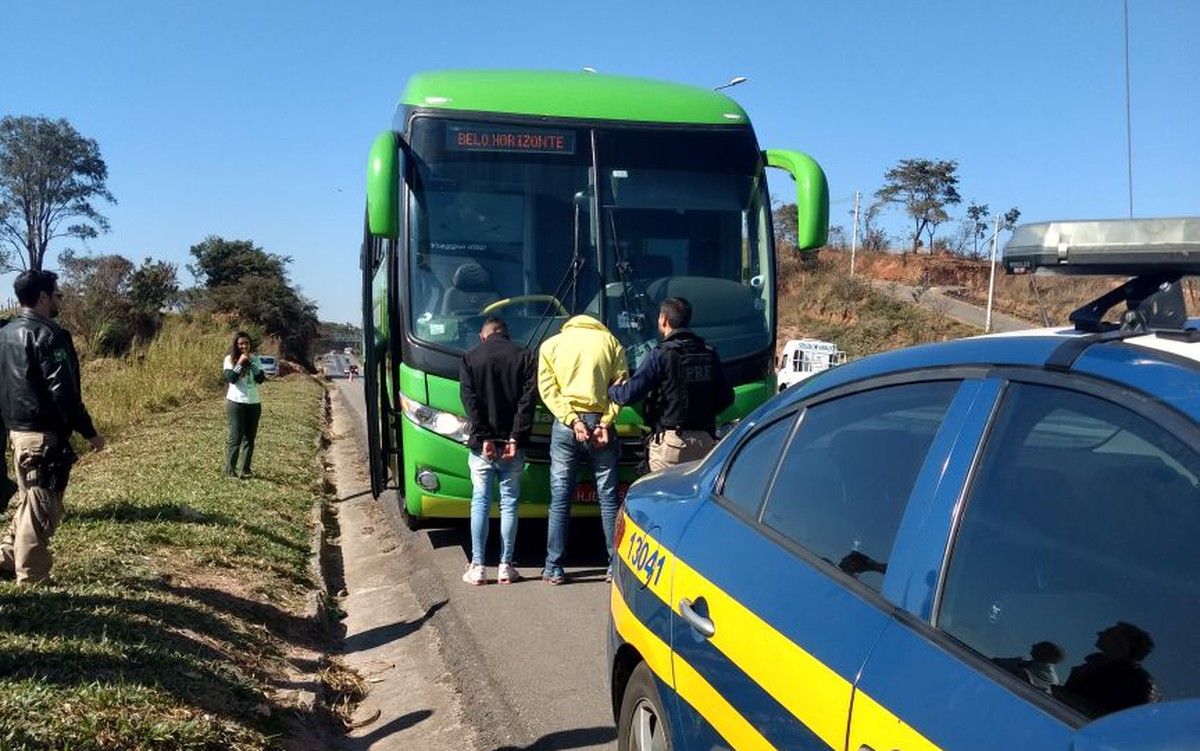 Suspeito é morto após tentativa de assalto a ônibus na BR 040 na
