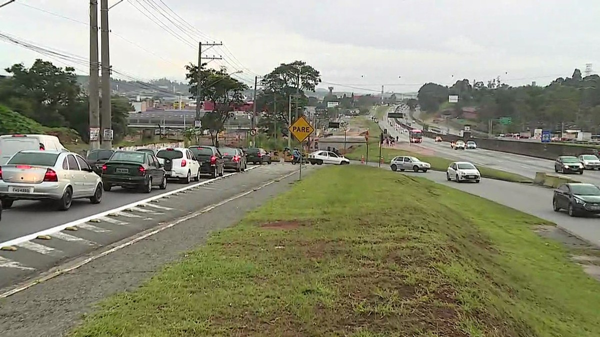 atraso em obras Prefeitura de Guarulhos abre desvio provisório na