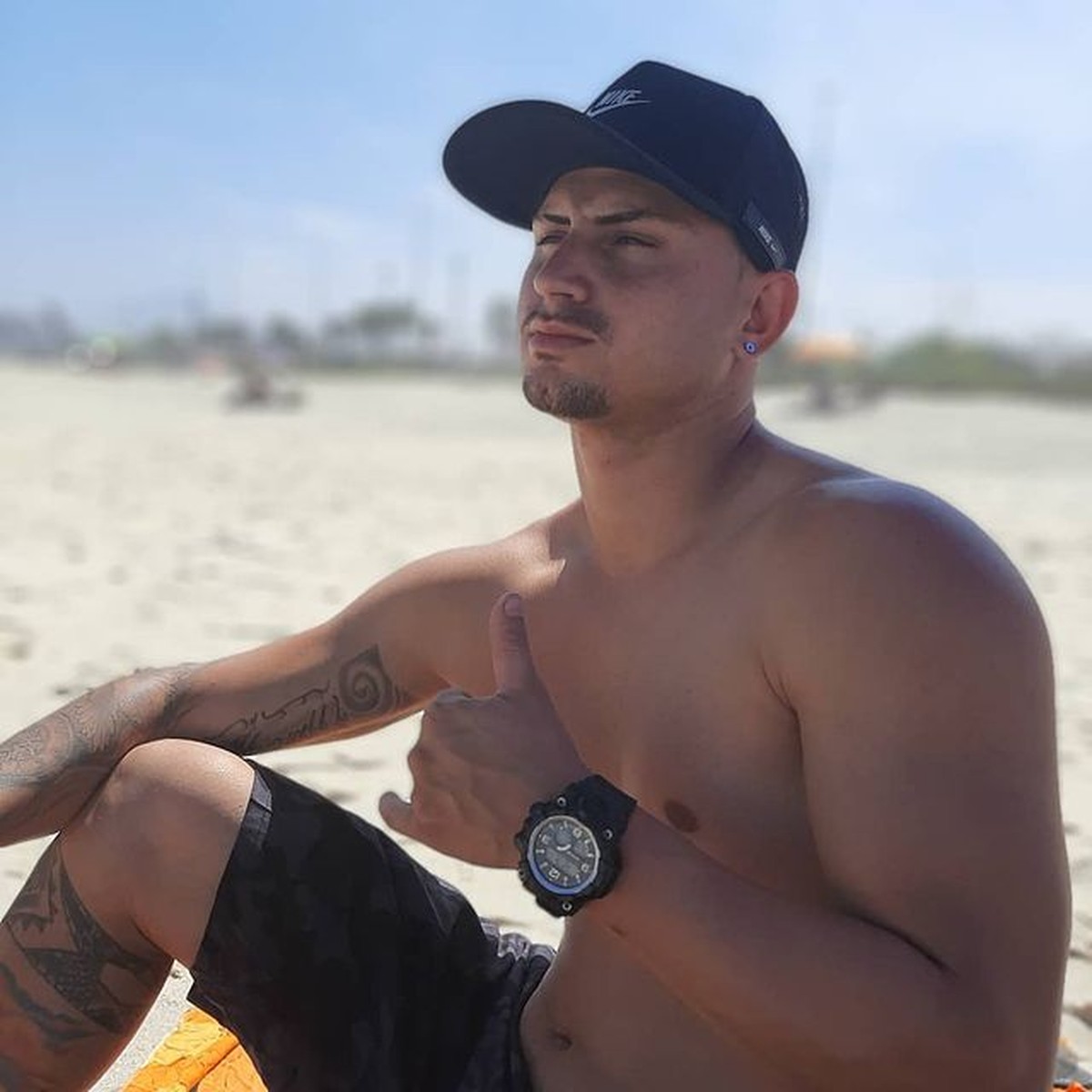 Jovem Morre Atropelado Por Carro Em Fuga Dentro De Posto De Gasolina Em Realengo Na Zona Oeste