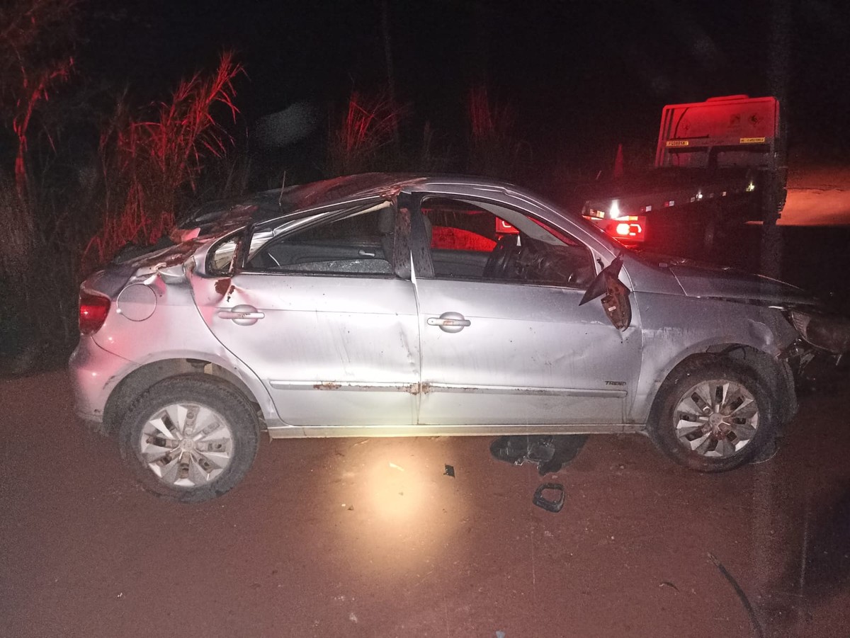 Criança de 7 anos morre e outras três pessoas ficam feridas após carro