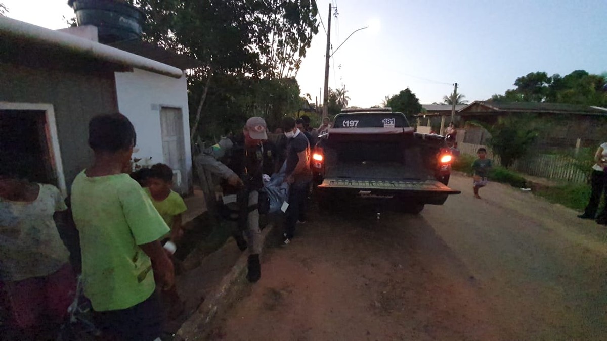 Monitorado é morto cerca de cinco tiros na porta de casa no