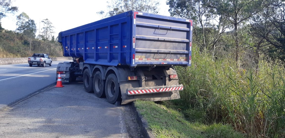 Homem morre após ser atropelado pela própria carreta na BR 040 em