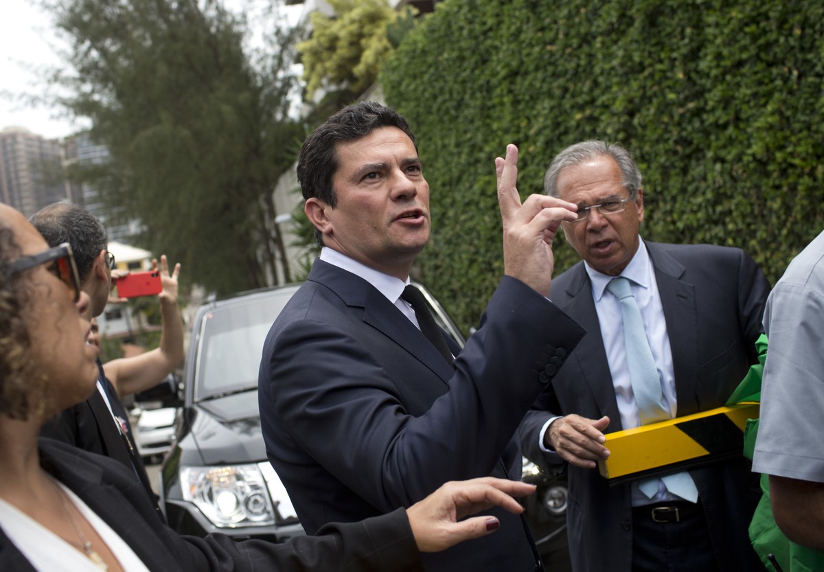 Moro aceita convite de Bolsonaro para comandar o Ministério da Justiça Política G