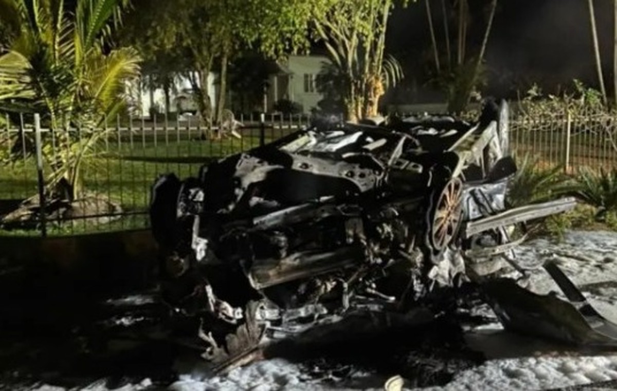 Criança fica ferida e duas pessoas morrem após colisão frontal entre carros no Sul de SC Santa