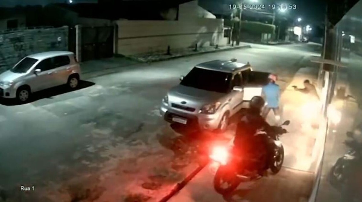 VÍdeo Policial De Folga Reage A Assalto Atira E Atinge Três