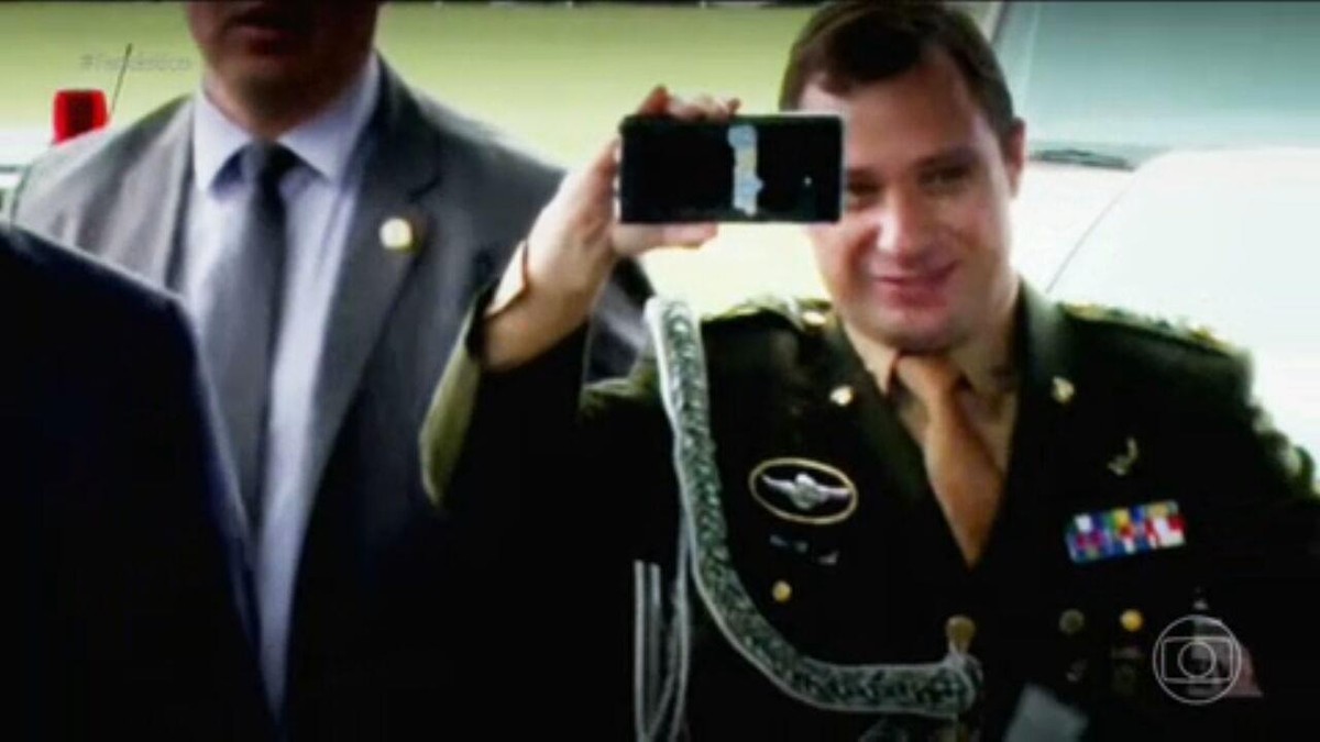 Mauro Cid Ex Ajudante De Ordens De Bolsonaro Está Preso Em Cômodo De