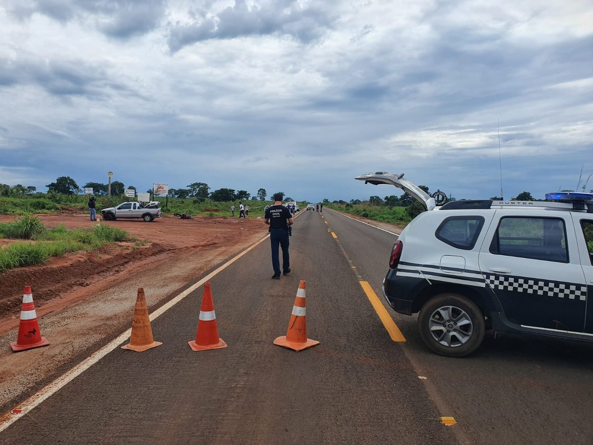 Motorista morre carbonizado após carro capotar em rodovia de MT | Mato Grosso | G1