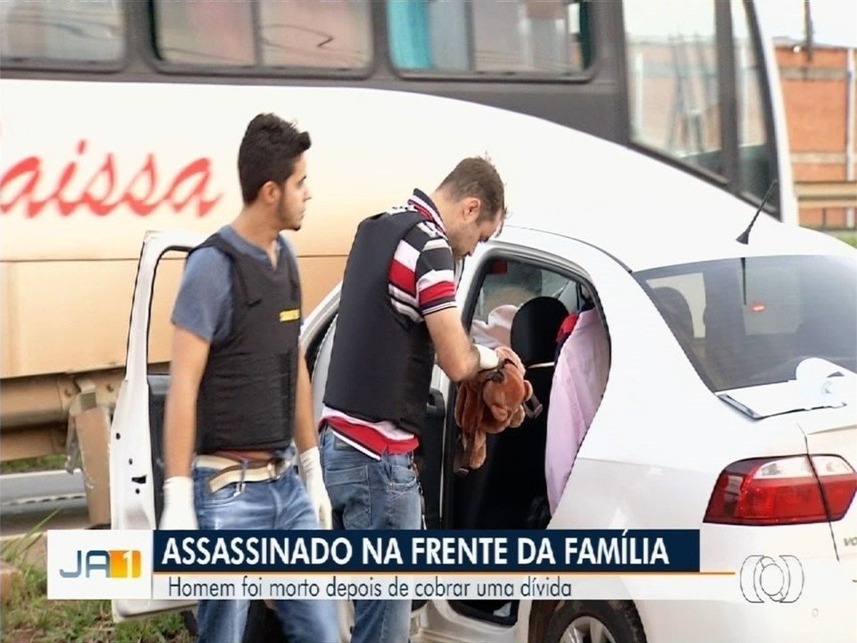 Homem Sai Para Cobrar Dívida Junto Com Mulher E Enteada E é Morto A