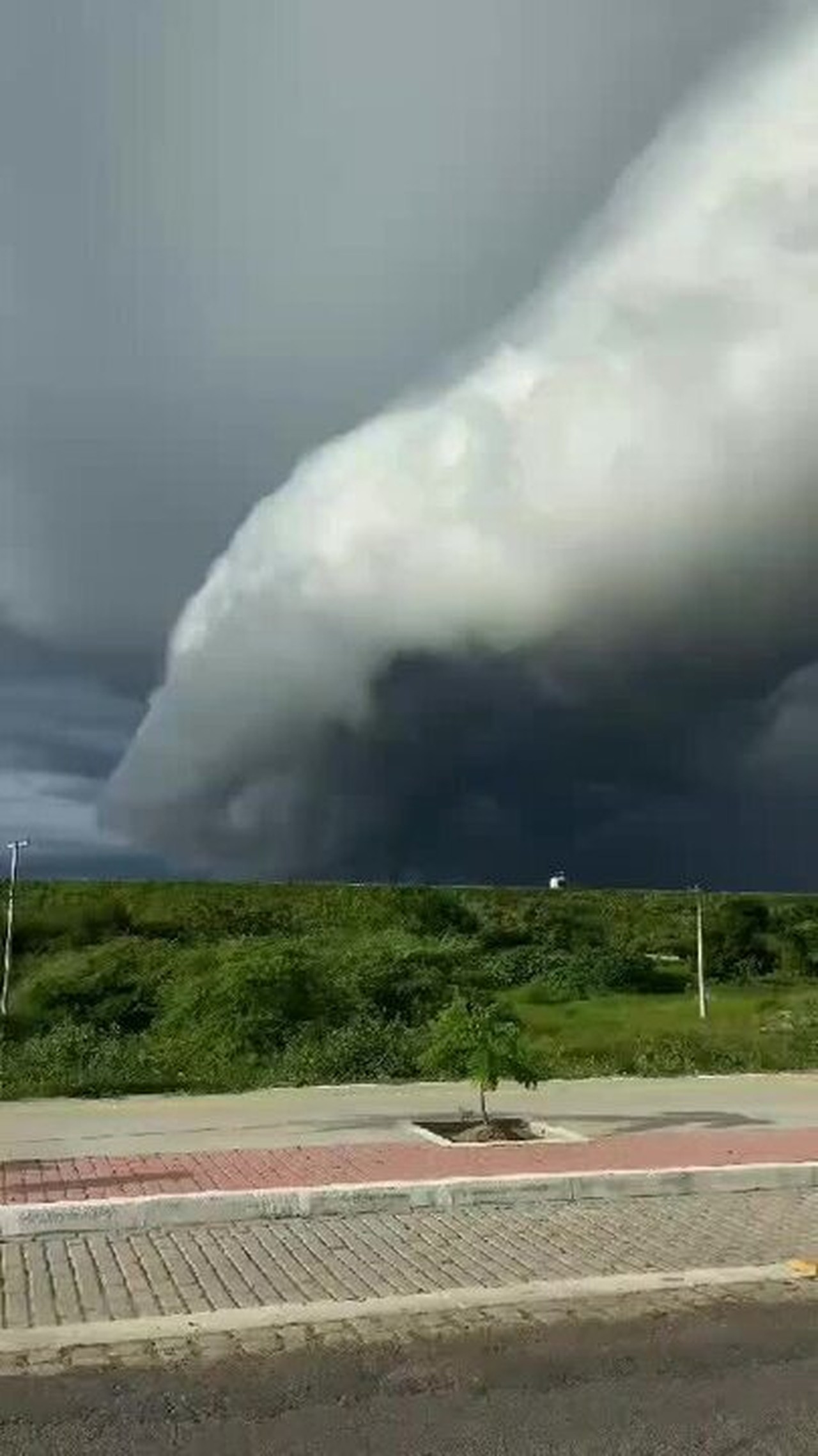 'Nuvem rolo' chama atenção de moradores em cidade do RN; veja vídeo ...
