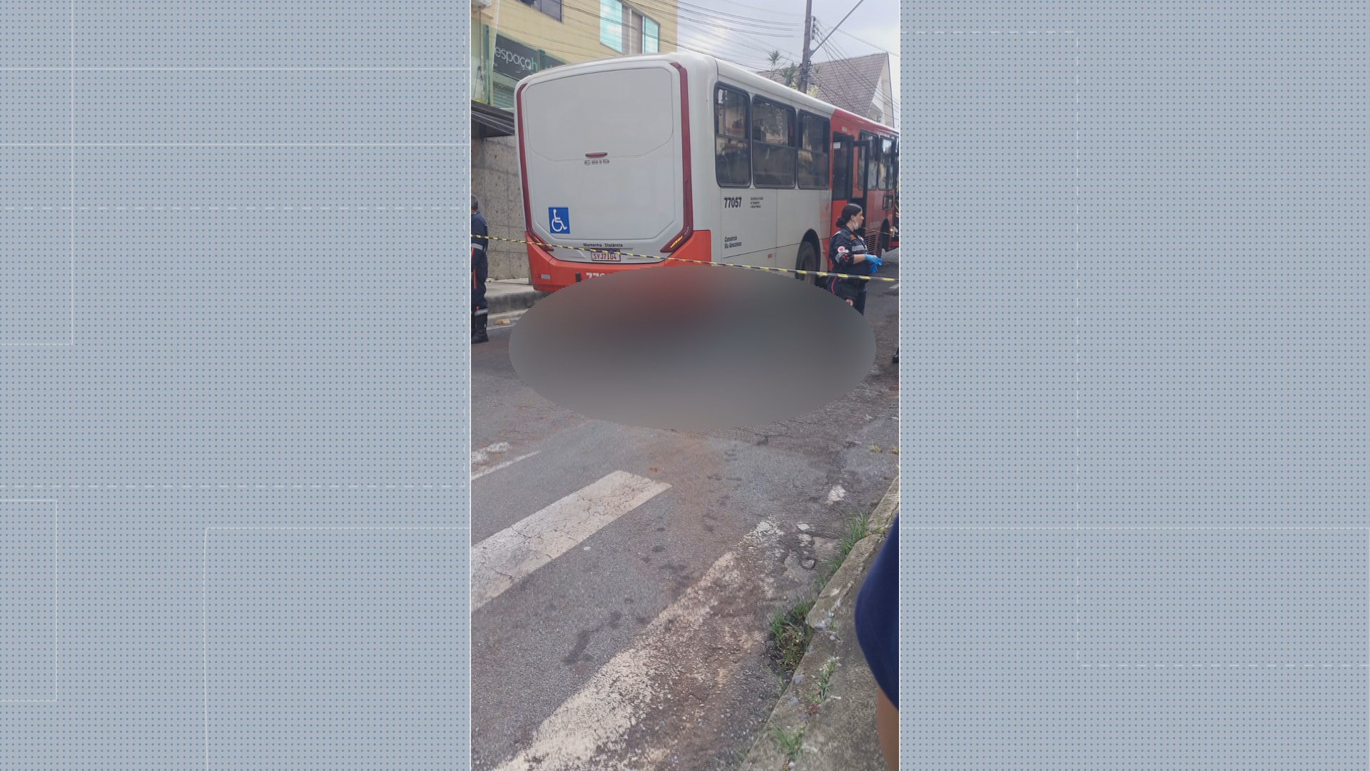 Idoso morre atropelado por ônibus enquanto atravessava rua; VÍDEO