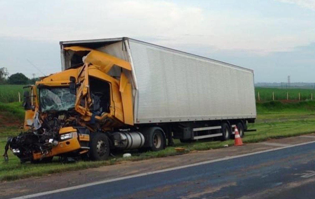 Caminhoneiro morre em acidente na Rodovia Anhanguera em Leme | São Carlos e Araraquara | G1