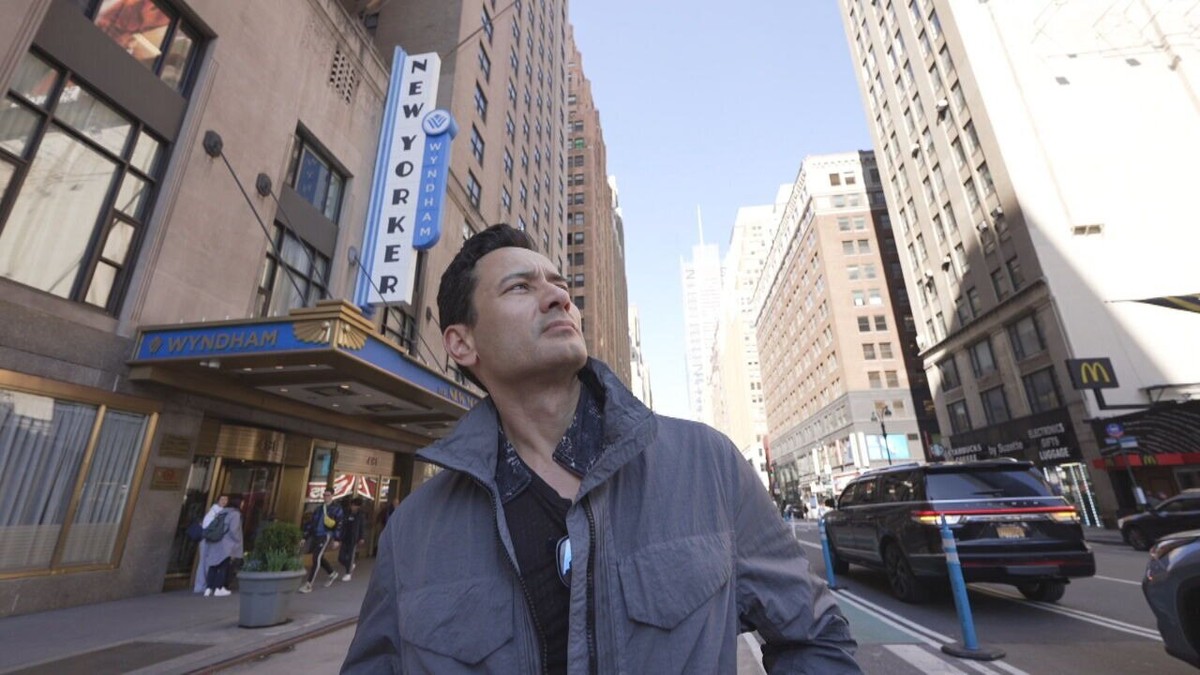 Após morar de graça em hotel de NY por 5 anos, brasileiro coloca prédio ...