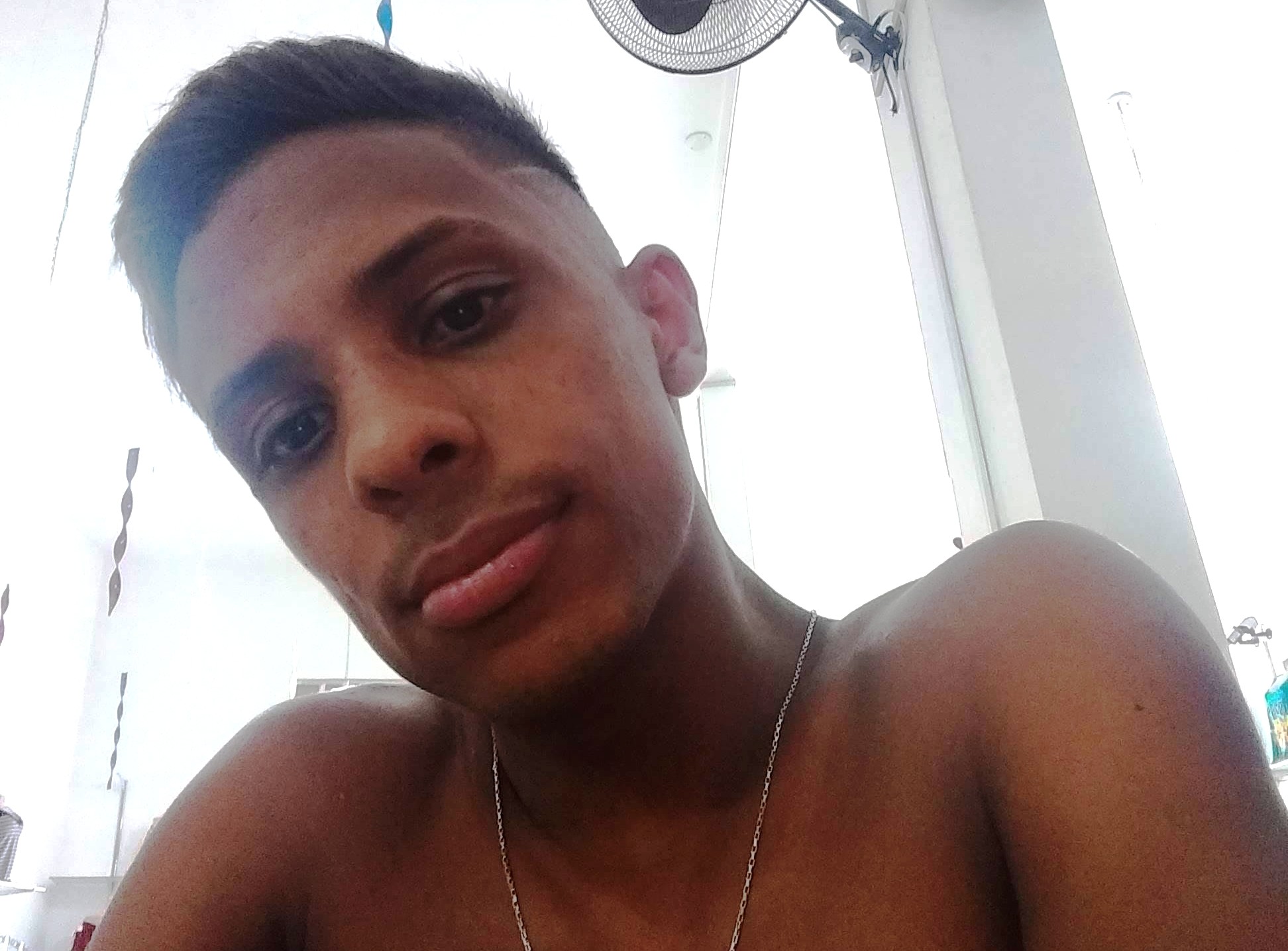 Homem morto com tiro na cabeça é encontrado pelo próprio irmão em área ...