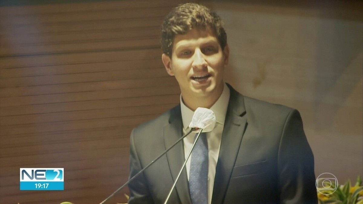 João Campos toma posse como prefeito do Recife e promete fortalecer ...